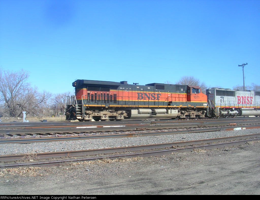 BNSF 1071